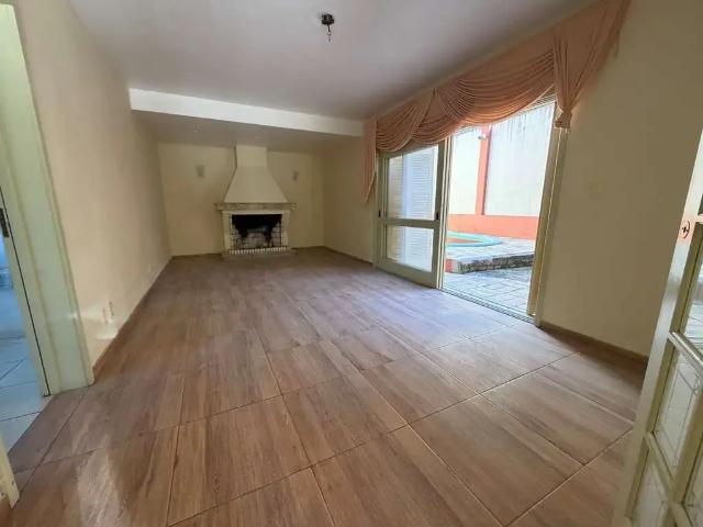 Casa / Sobrado para Venda em Pelotas/RS Centro 3 Quartos