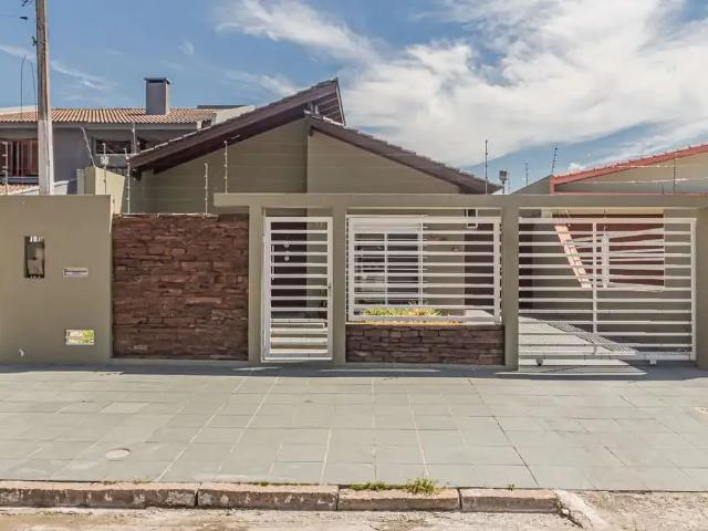 Casa / Sobrado para Venda em Pelotas/RS Centro 3 Quartos