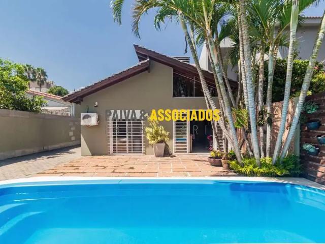 Casa / Sobrado para Venda em Pelotas/RS Centro 3 Quartos