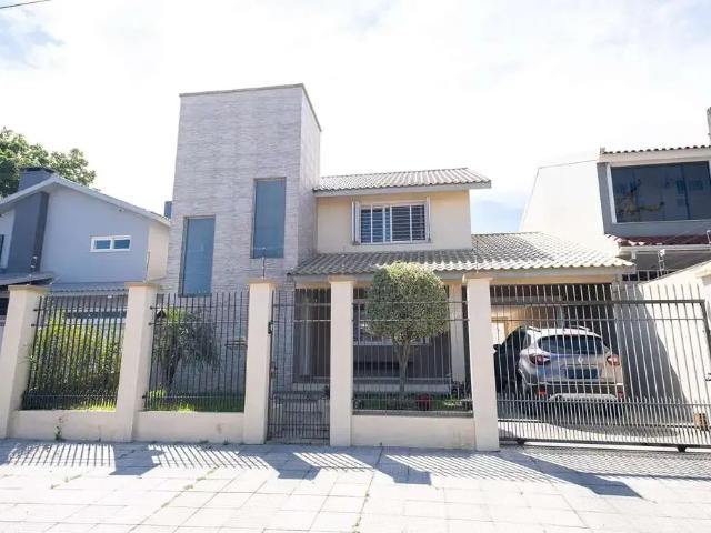 Casa / Sobrado para Venda em Pelotas/RS Centro 3 Quartos