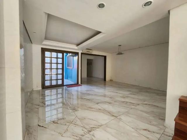Casa / Sobrado para Venda em Pelotas/RS Centro 4 Quartos