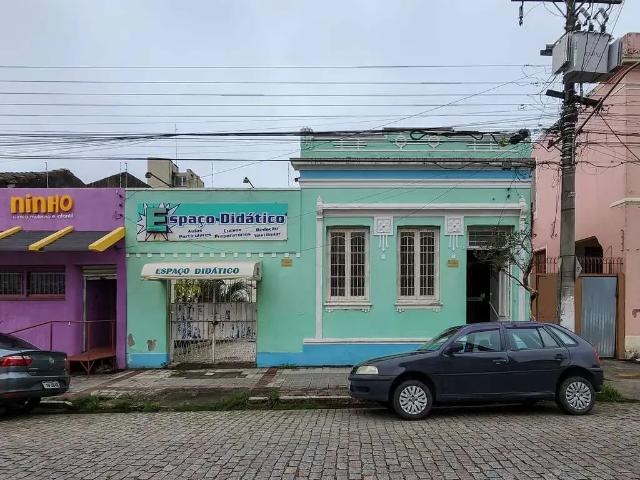 Casa / Sobrado para Venda em Pelotas/RS Centro 4 Quartos