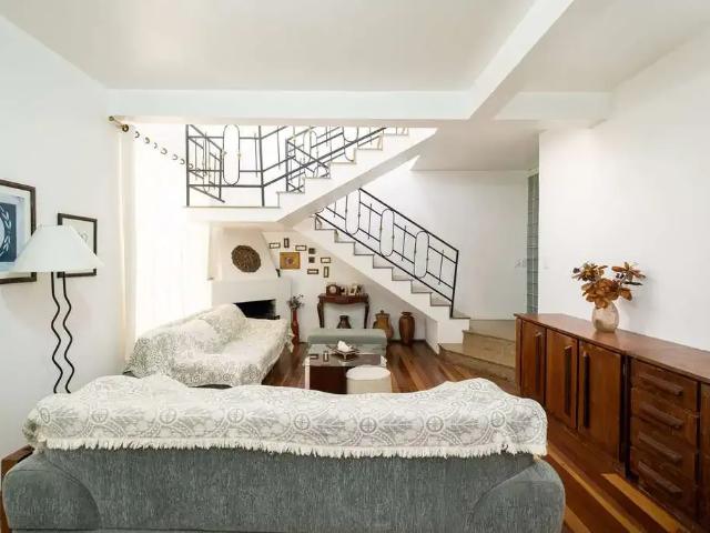 Casa / Sobrado para Venda em Pelotas/RS Centro 4 Quartos
