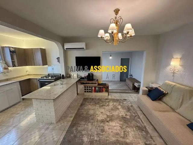 Casa / Sobrado para Venda em Pelotas/RS Centro 5 Quartos