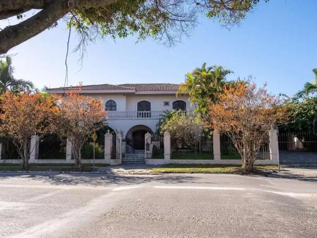Casa / Sobrado para Venda em Pelotas/RS Centro 5 Quartos