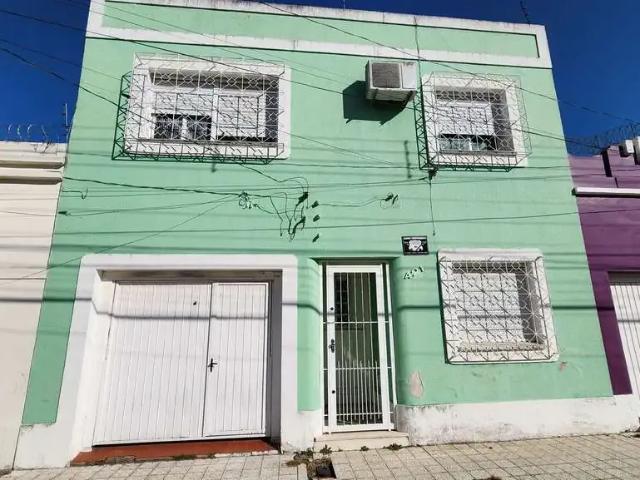 Casa / Sobrado para Venda em Pelotas/RS Centro 6 Quartos