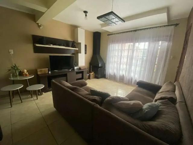 Casa / Sobrado para Venda em Pelotas/RS Areal 3 Quartos