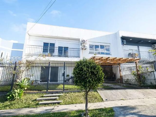 Casa / Sobrado para Venda em Pelotas/RS Areal 3 Quartos