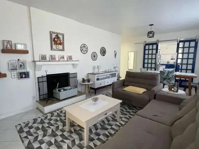 Casa / Sobrado para Venda em Pelotas/RS Areal 3 Quartos