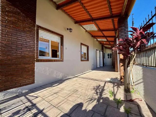 Casa / Sobrado para Venda em Pelotas/RS Areal 3 Quartos