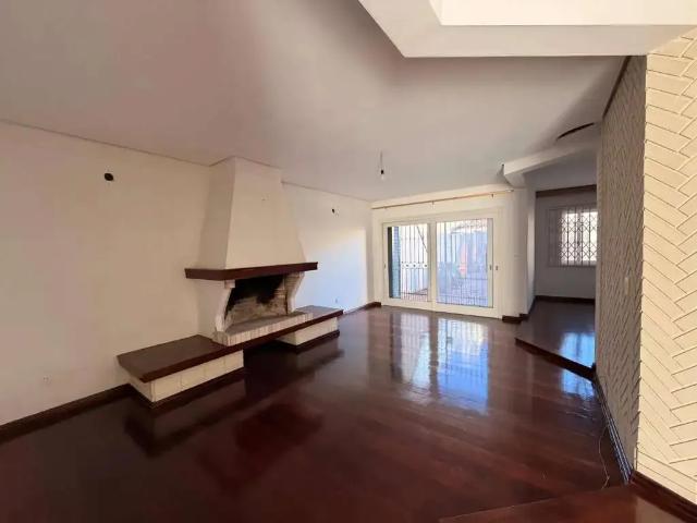 Casa / Sobrado para Venda em Pelotas/RS Areal 3 Quartos
