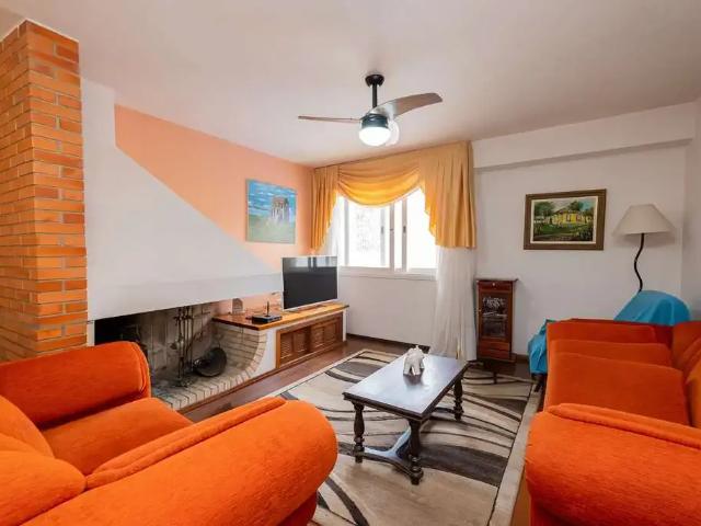 Casa / Sobrado para Venda em Pelotas/RS Areal 4 Quartos