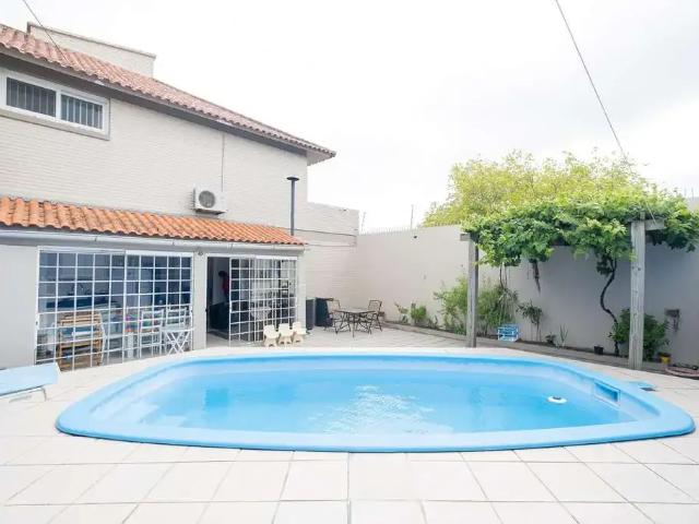Casa / Sobrado para Venda em Pelotas/RS Areal 4 Quartos