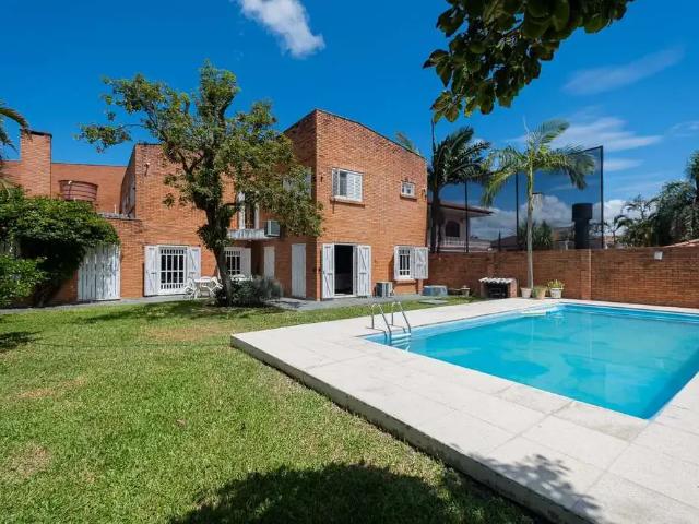 Casa / Sobrado para Venda em Pelotas/RS Areal 5 Quartos