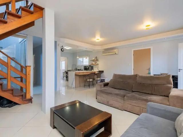 Casa / Sobrado para Venda em Pelotas/RS Fragata 4 Quartos