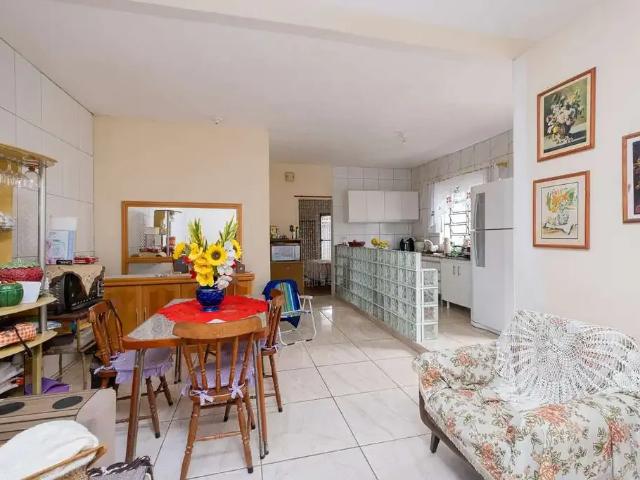 Casa / Sobrado para Venda em Pelotas/RS Fragata 4 Quartos