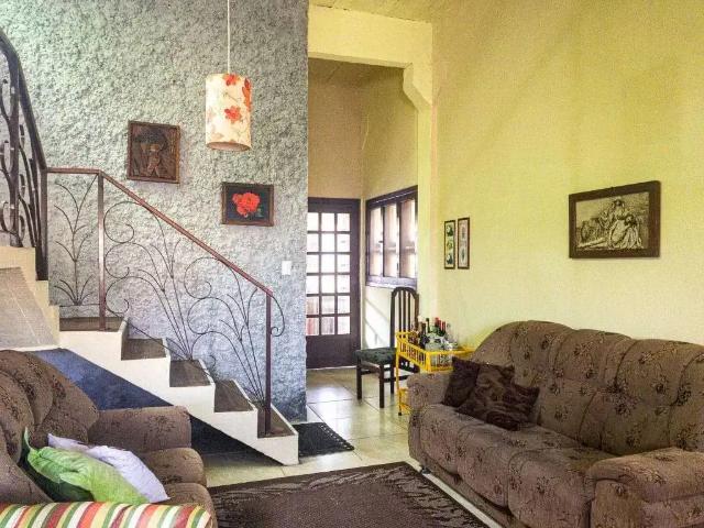 Casa / Sobrado para Venda em Pelotas/RS Fragata 5 Quartos