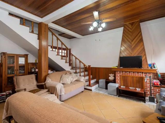 Casa / Sobrado para Venda em Pelotas/RS Fragata 3 Quartos