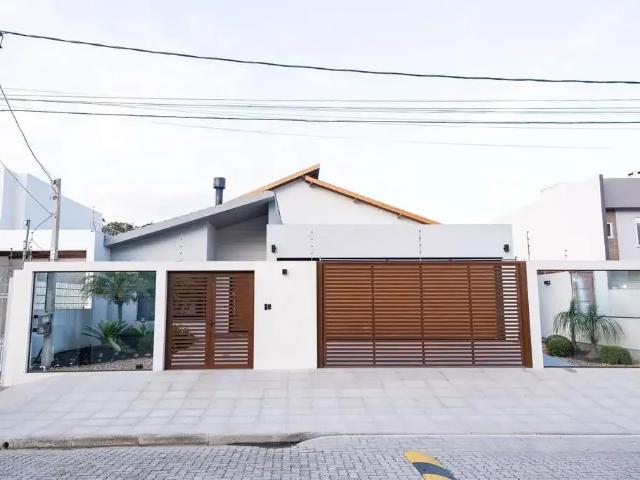 Casa / Sobrado para Venda em Pelotas/RS Laranjal 3 Quartos
