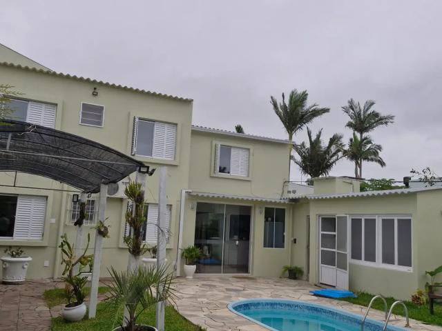 Casa / Sobrado para Venda em Pelotas/RS Laranjal 4 Quartos