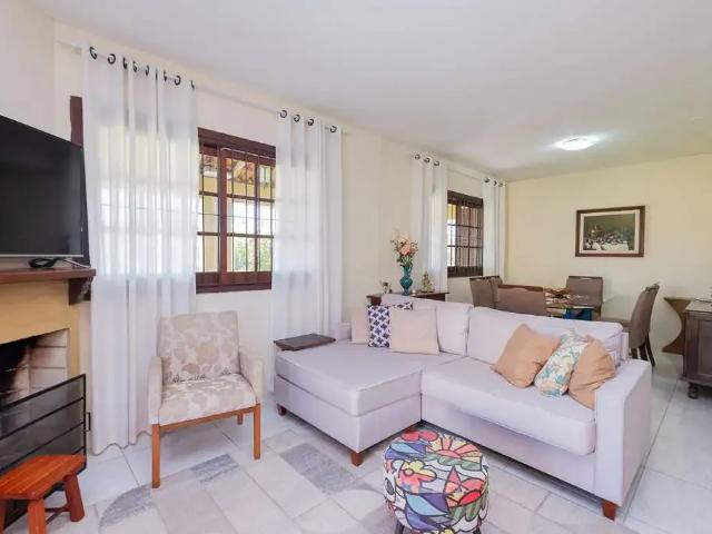 Casa / Sobrado para Venda em Pelotas/RS Laranjal 4 Quartos