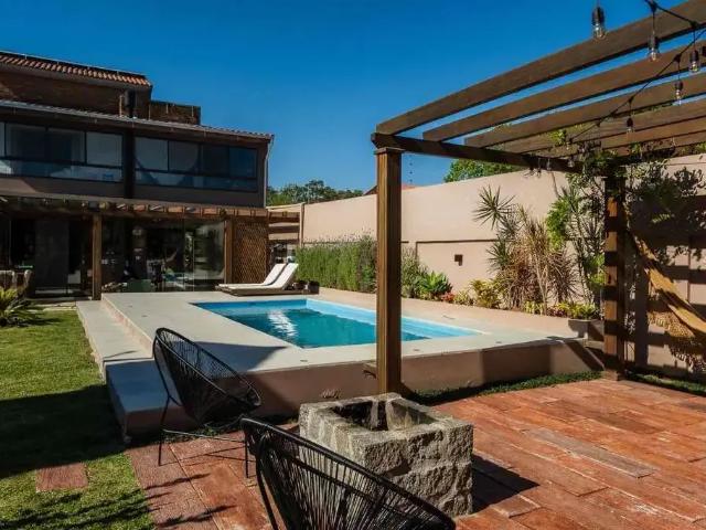 Casa / Sobrado para Venda em Pelotas/RS Laranjal 4 Quartos