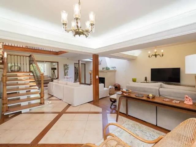 Casa / Sobrado para Venda em Pelotas/RS Laranjal 4 Quartos