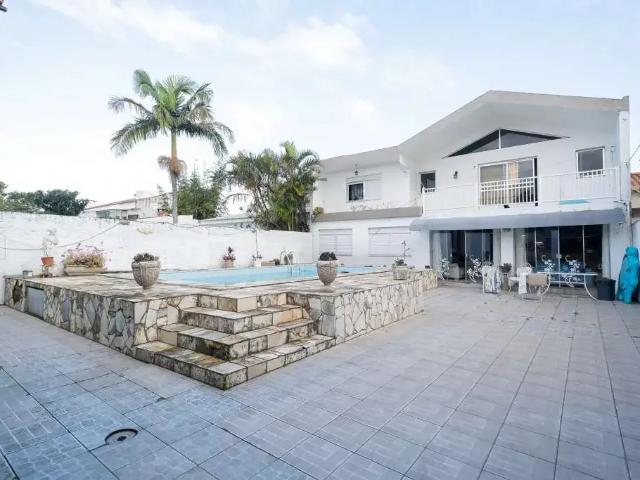 Casa / Sobrado para Venda em Pelotas/RS Laranjal 5 Quartos