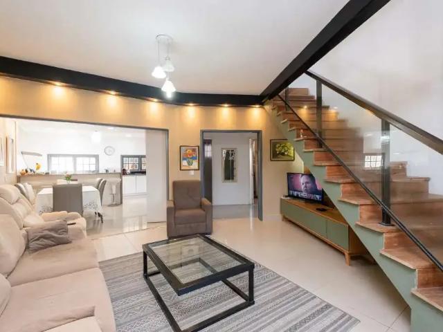 Casa / Sobrado para Venda em Pelotas/RS São Gonçalo 4 Quartos