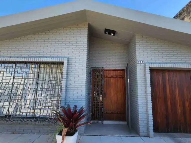 Casa / Sobrado para Venda em Pelotas/RS Três Vendas 3 Quartos