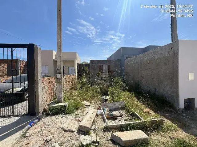Casa / Sobrado para Venda em Pelotas/RS Três Vendas 2 Quartos