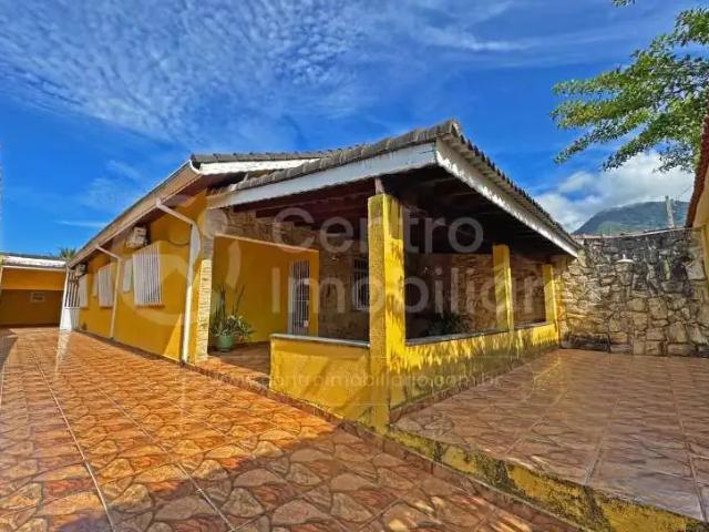 Casa / Sobrado para Venda em Peruíbe/SP Centro 3 Quartos