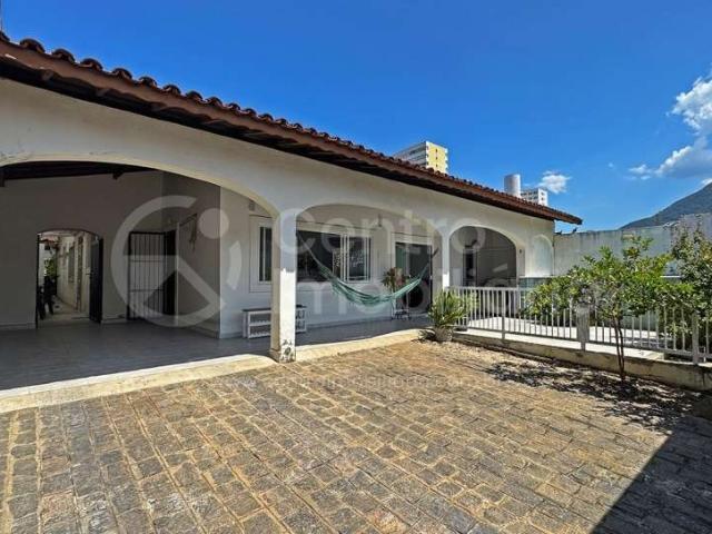 Casa / Sobrado para Venda em Peruíbe/SP Centro 4 Quartos