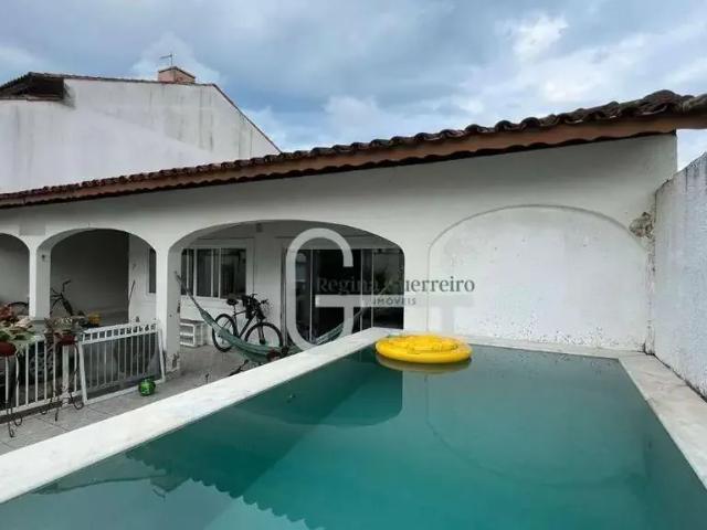 Casa / Sobrado para Venda em Peruíbe/SP Centro 4 Quartos