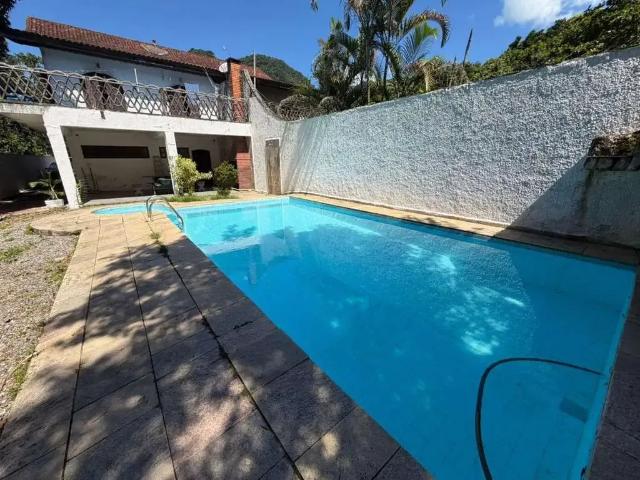 Casa / Sobrado para Venda em Peruíbe/SP Guaraú 4 Quartos