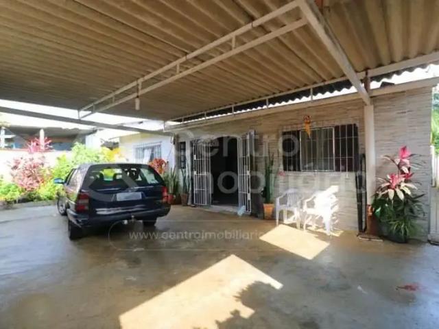 Casa / Sobrado para Venda em Peruíbe/SP Jardim Caraminguava 3 Quartos