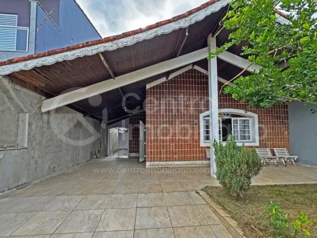 Casa / Sobrado para Venda em Peruíbe/SP Jardim Três Marias 3 Quartos