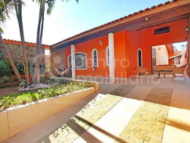 Casa / Sobrado para Venda em Peruíbe/SP Jardim Três Marias 3 Quartos