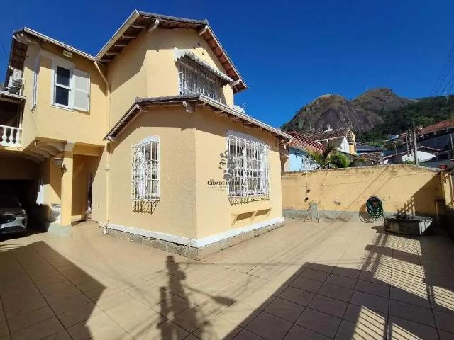 Casa / Sobrado para Venda em Petrópolis/RJ Cascatinha 4 Quartos