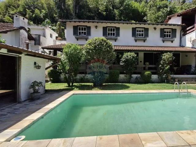 Casa / Sobrado para Venda em Petrópolis/RJ Castelanea 4 Quartos