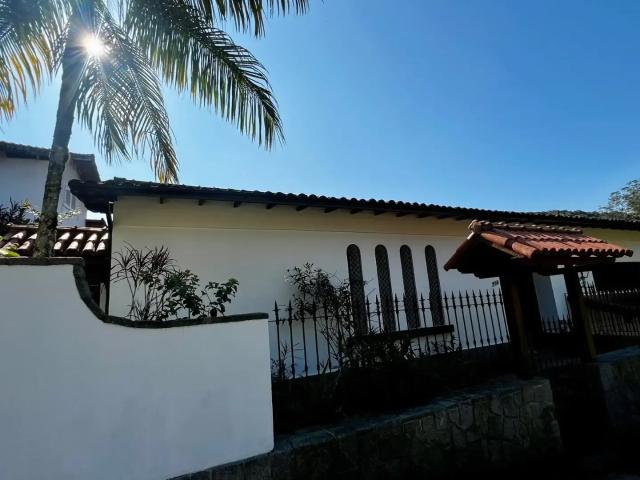 Casa / Sobrado para Venda em Petrópolis/RJ Castelanea 4 Quartos