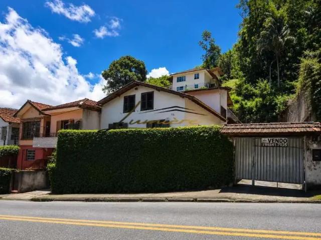 Casa / Sobrado para Venda em Petrópolis/RJ Castelanea 5 Quartos