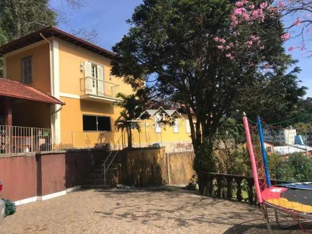Casa / Sobrado para Venda em Petrópolis/RJ Castelanea 5 Quartos