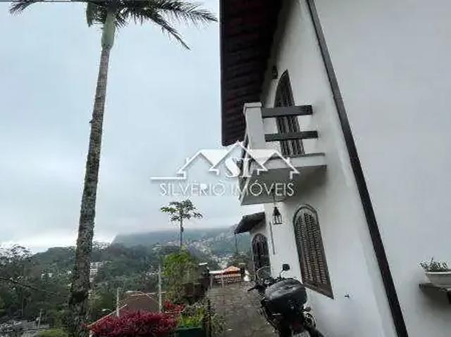 Casa / Sobrado para Venda em Petrópolis/RJ Castelanea 3 Quartos
