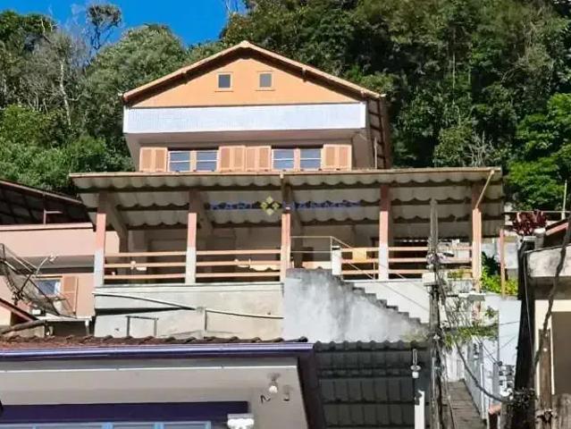 Casa / Sobrado para Venda em Petrópolis/RJ Castelanea 3 Quartos