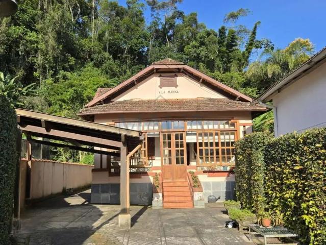Casa / Sobrado para Venda em Petrópolis/RJ Centro 5 Quartos