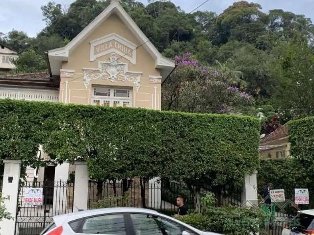 Casa / Sobrado para Venda em Petrópolis/RJ Centro 5 Quartos