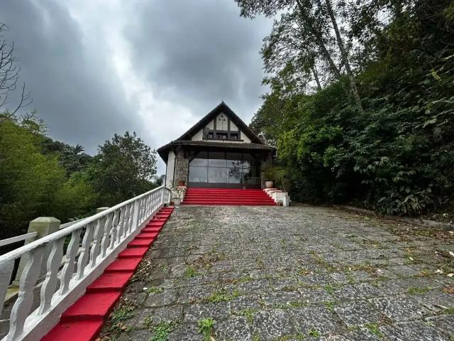 Casa / Sobrado para Venda em Petrópolis/RJ Centro 8 Quartos