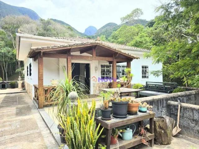 Casa / Sobrado para Venda em Petrópolis/RJ Araras 3 Quartos