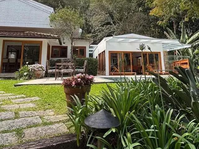 Casa / Sobrado para Venda em Petrópolis/RJ Araras 3 Quartos